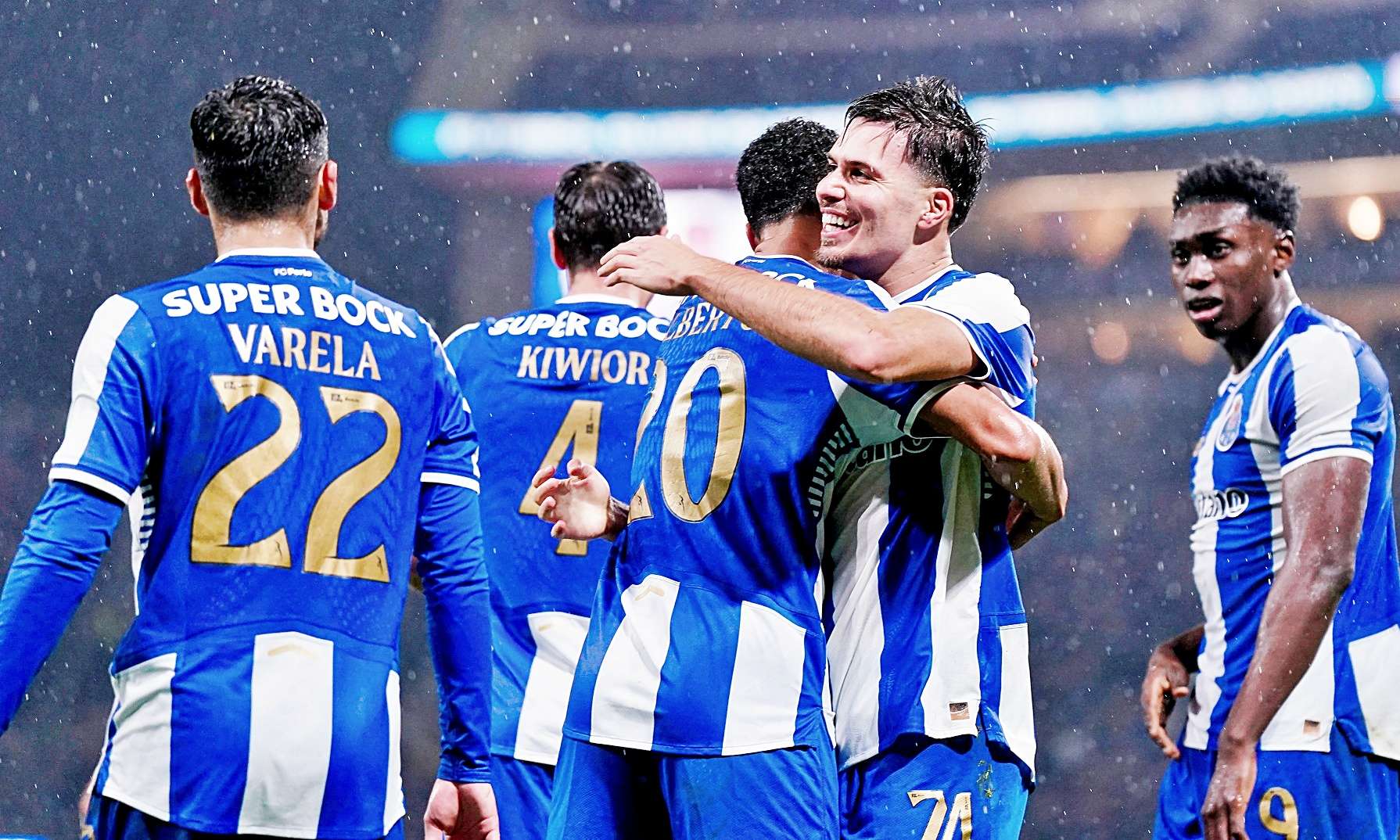 FC PORTO VENCE ESTRELA DA AMADORA E PASSA O NATAL NA LIDERANÇA (VÍDEO ...